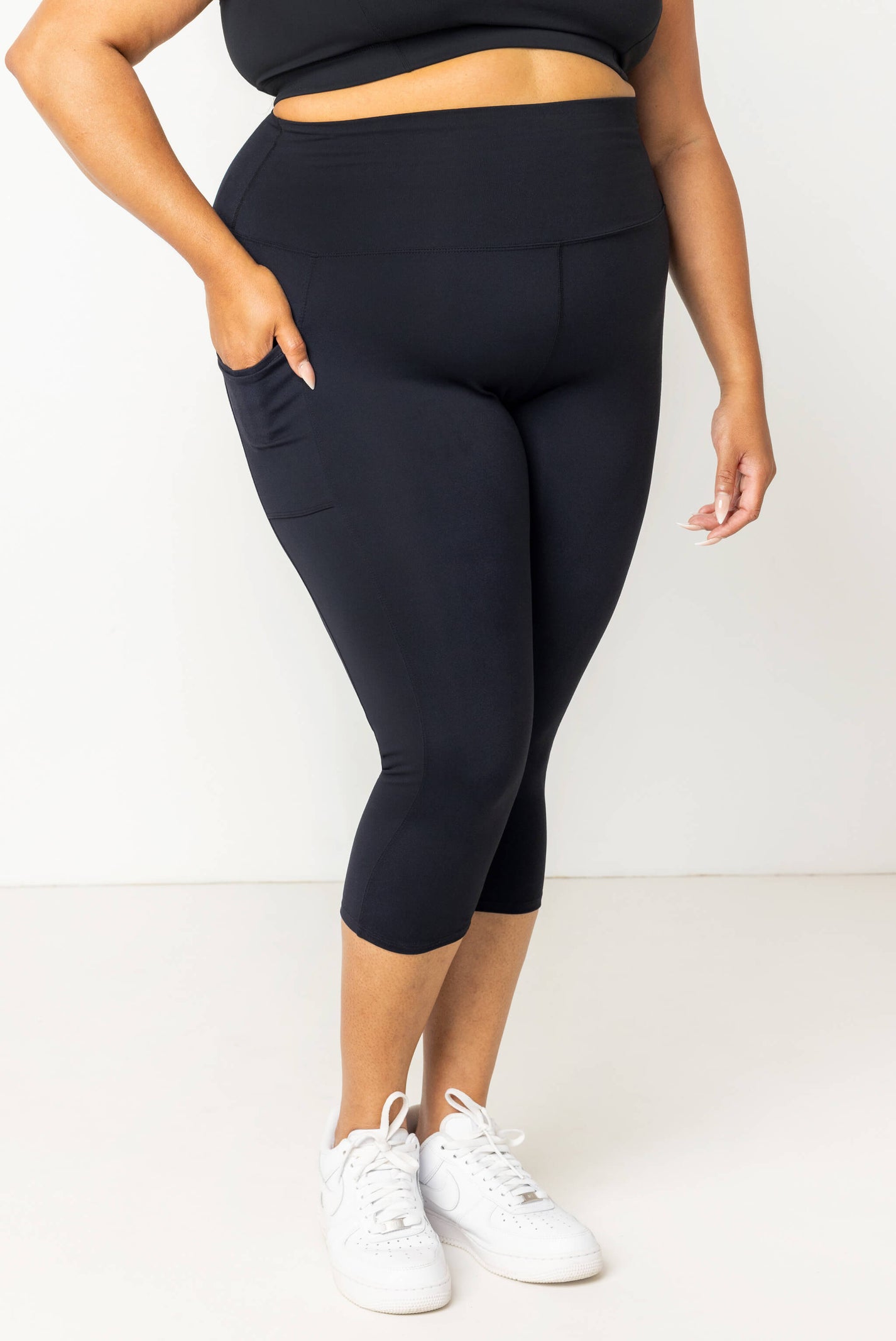 Plus Size Pocket Capris - Black | Superfit Hero