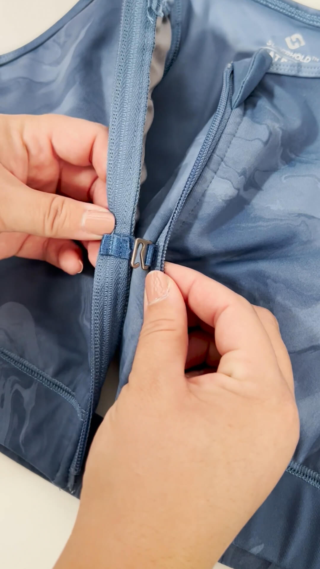 Plus Size Sports Bra - Zip Front Sports Bra - Black | Superfit Hero